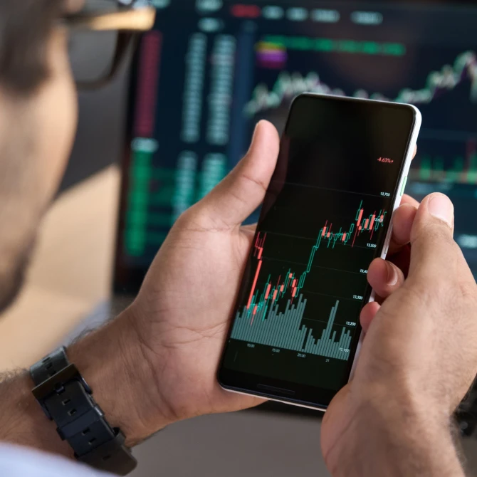 5 powerful Warren Buffett lessons that could benefit ordinary investors ...